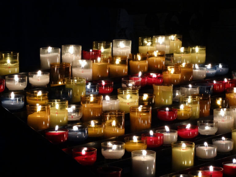 Piété populaire : Pourquoi faire brûler un cierge ? - Diocèse d'Angers